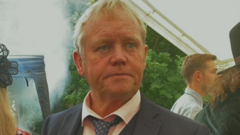 Bath woman takes on walk in mission to find MND cure - BBC News