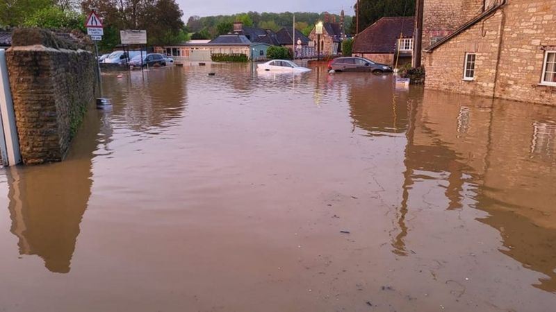Flash flooding: Major incident declared after heavy rain in south - BBC ...