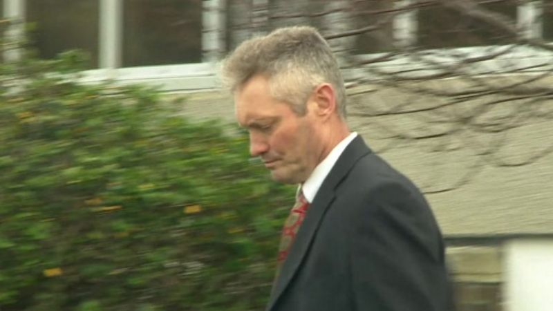 Dorset gamekeeper admits charges over dead buzzards - BBC News