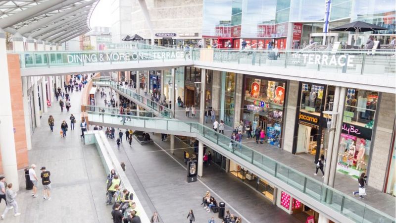 More than 200 UK shopping centres 'in crisis' - BBC News