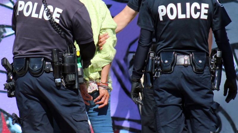 US mugshot website owners face criminal charges - BBC News