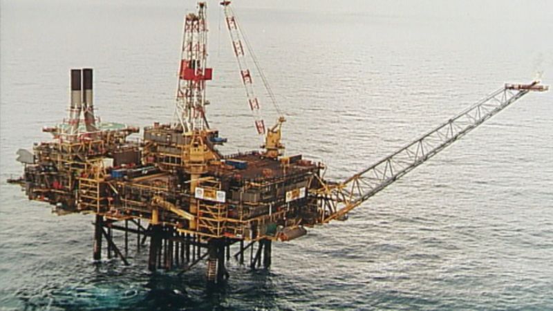 Safety concerns raised about North Sea oil rig's refuge area - BBC News