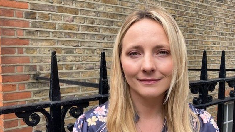 Renters compete with 20 others in battle to find a home - BBC News