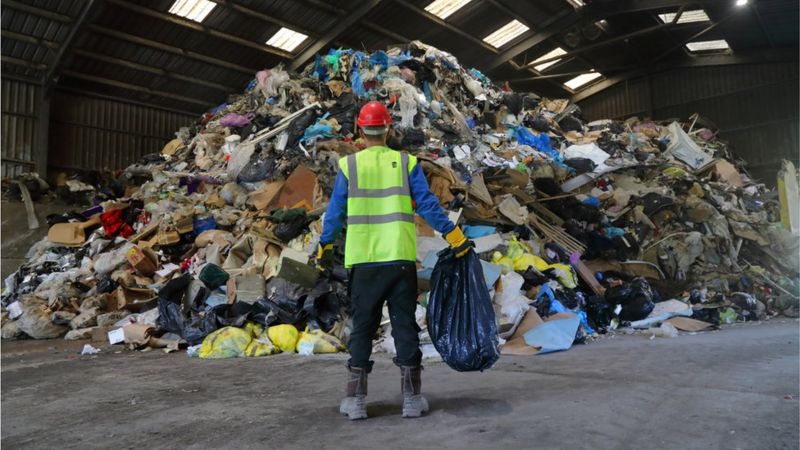 Booking to remain at Kent household waste sites - BBC News