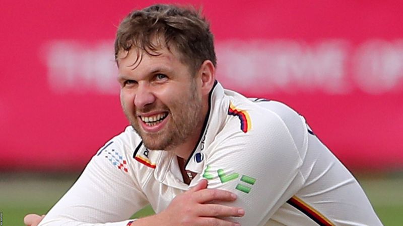 Robin Hobbs: England and Essex bowler dies aged 81 - BBC News