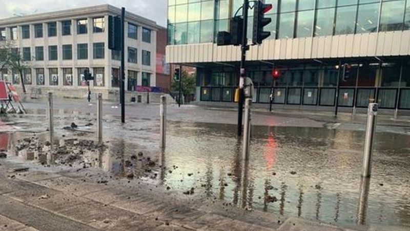 Manchester flooding: Major incident after burst water main - BBC News