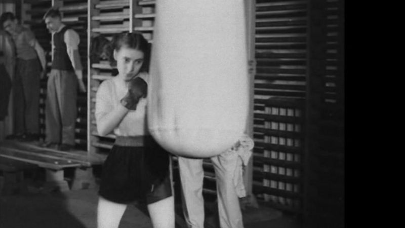 Barbara Buttrick: The woman who boxed to the top - BBC News