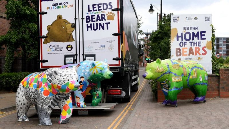 Leeds life-sized bear sculptures art trail goes on display - BBC News