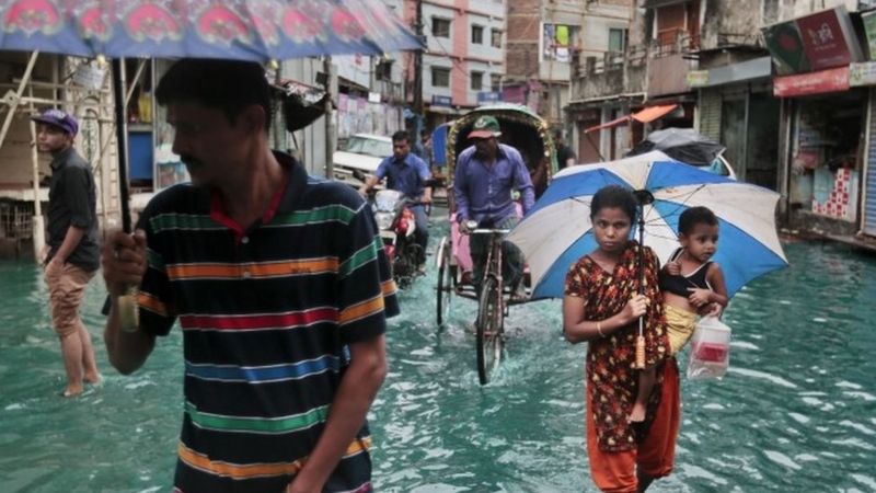 Cyclone Roanu: Half a million flee in Bangladesh - BBC News