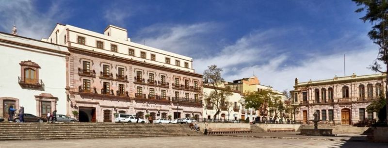 Zócalo: la curiosa historia de por qué se le llama así a las plazas ...