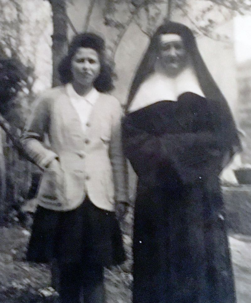 The daring nun who hid and saved 83 Jewish children - BBC News