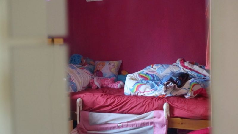 Fuel poverty: An anatomy of a cold home - BBC News