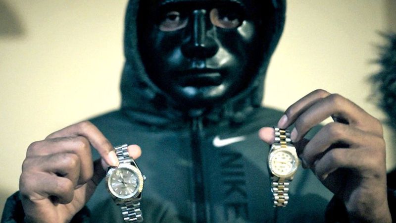 Exposing violent watch thieves and their young female 'spotters' - BBC News