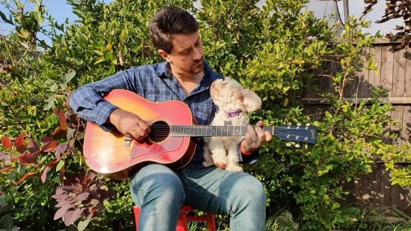 Dorset motorist 'bellowed at' by speed watch volunteers - BBC News