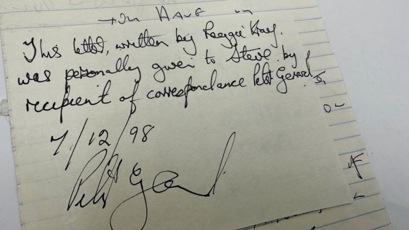 Reggie Kray's handwritten letters to be sold at auction - BBC News