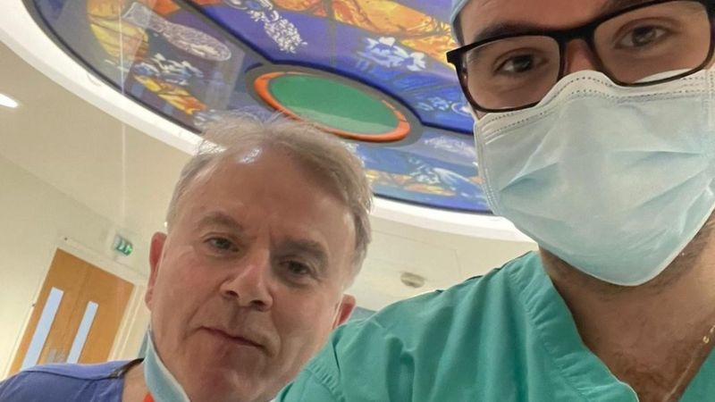 Leeds surgeon and medic children in charity marathon challenge - BBC News