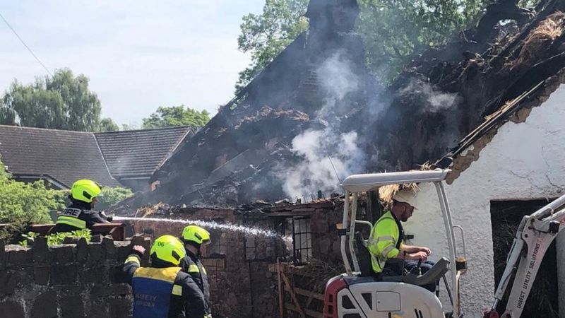 Firefighters put out thatched house fire in Taunton - BBC News