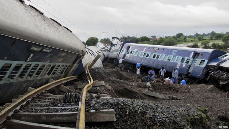 India rail crash: Trains derail in Madhya Pradesh flash flood - BBC News