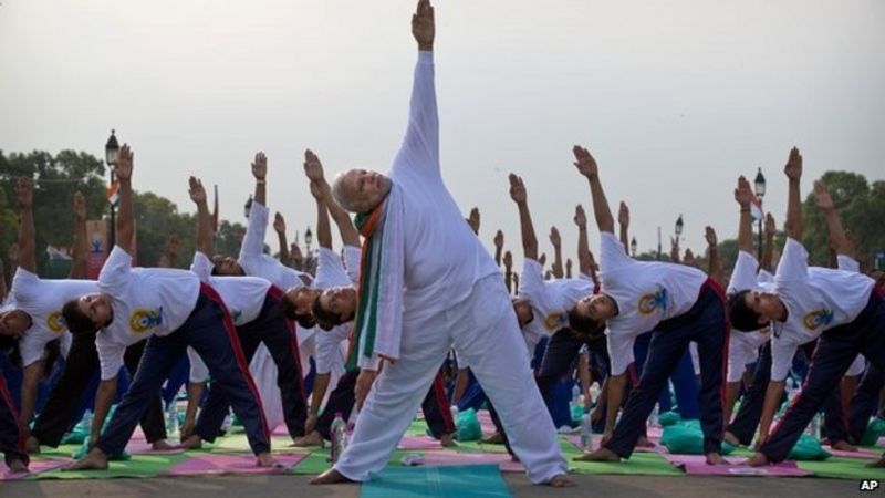 India yoga: PM Narendra Modi leads thousands in celebration - BBC News