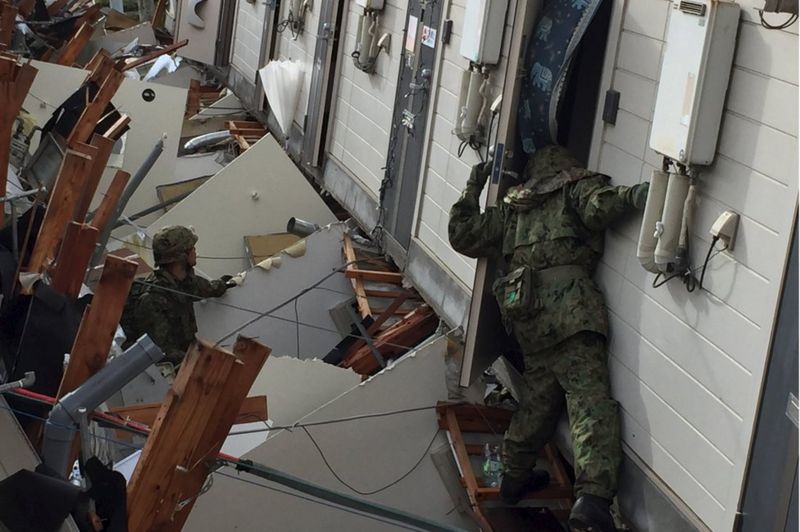 Japan earthquake: 'Nearly 250,000 told to leave amid fear of tremors ...