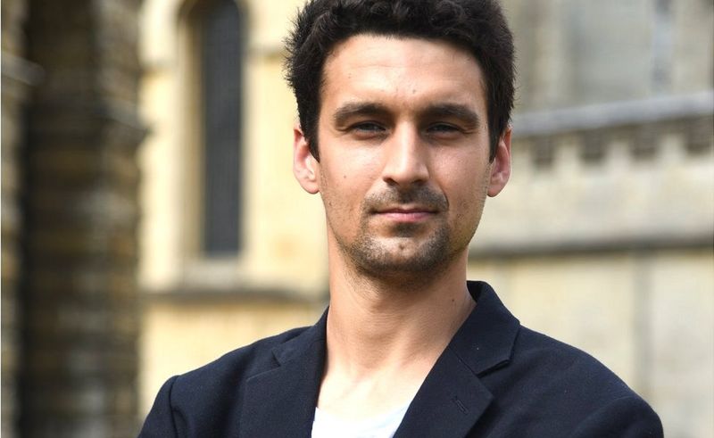 Would you care if this feature had been written by a robot? - BBC News