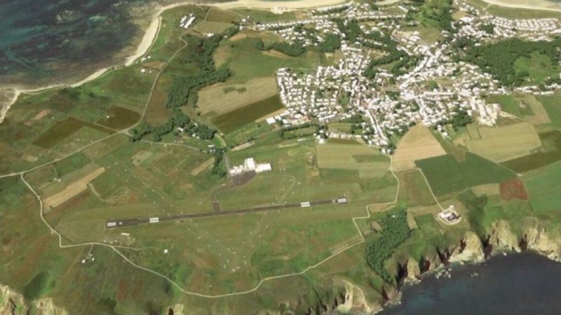 Alderney runway extension plan approved by Guernsey States - BBC News
