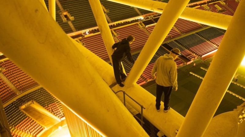Freerunner probed over Principality Stadium rafters picture - BBC News