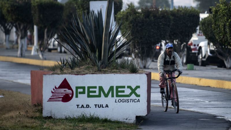 Pemex: el controvertido plan de AMLO para salvar la empresa más grande ...