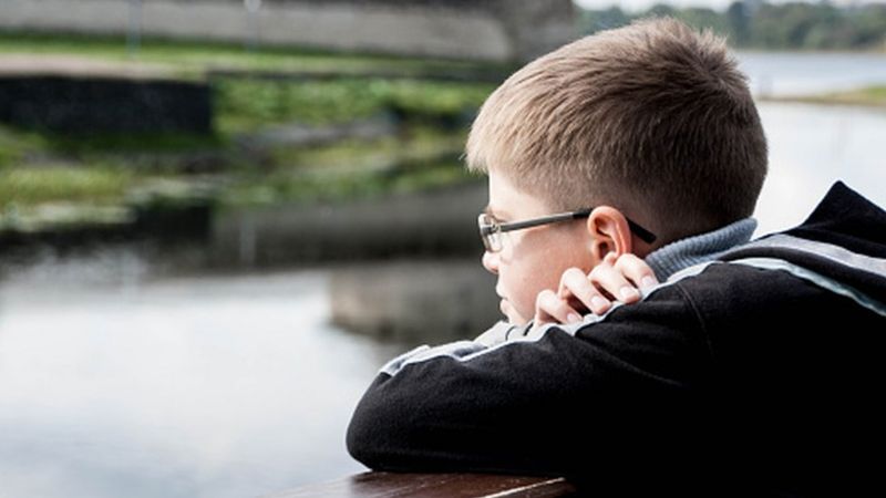 NSPCC issues warning over leaving children home alone - BBC News