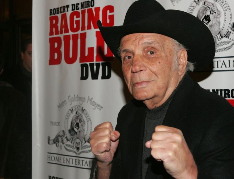 Jake LaMotta: Legendary Raging Bull boxer dies at 95 - BBC News