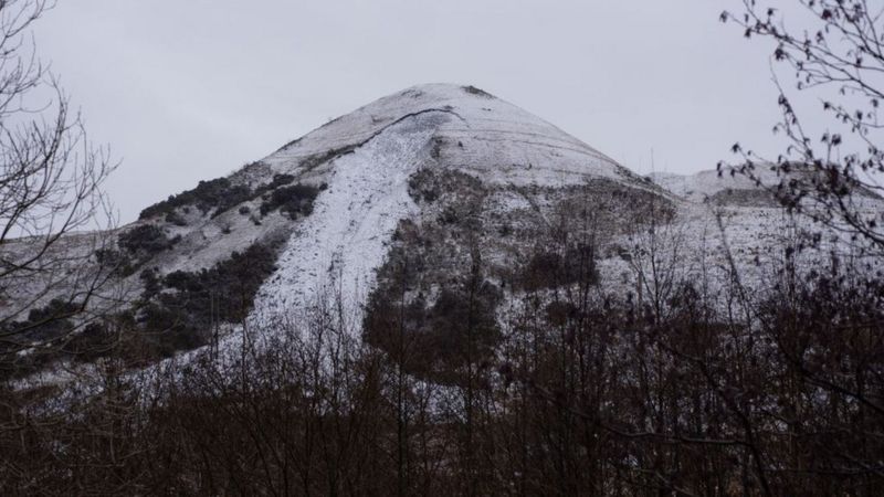 Coal tips: Almost 300 in Wales classed as 'high-risk' - BBC News