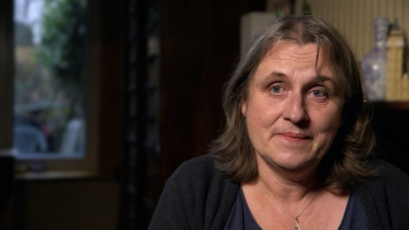 Mental health: NHS crisis lines failing to answer suicide calls - BBC News