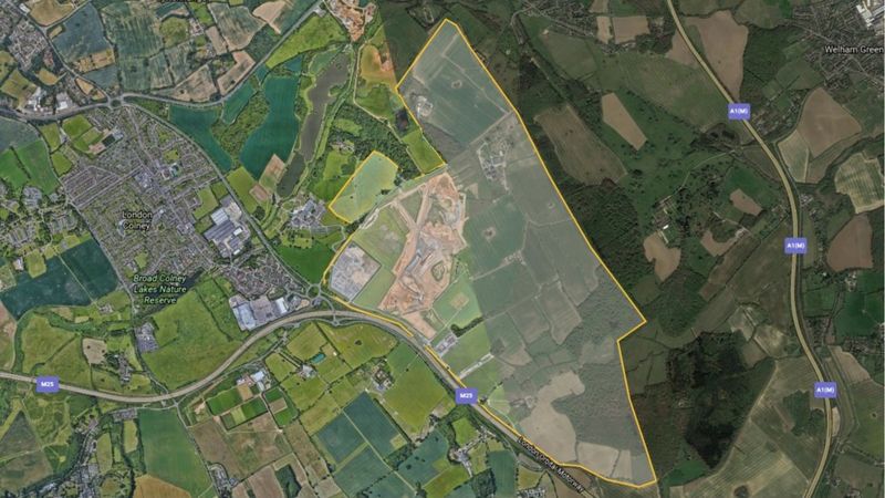 St Albans councillors hit out at Hertsmere's district plan - BBC News