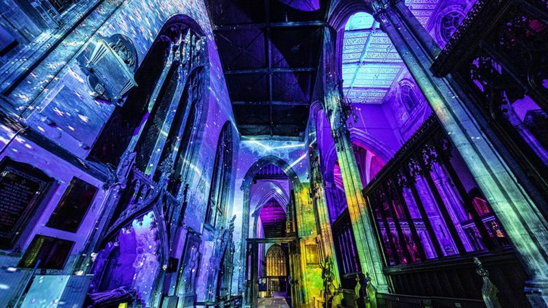 Hull Minster's interior illuminated in colourful light show - BBC News