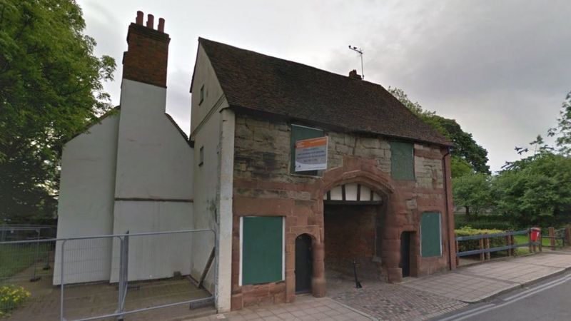 Work begins on medieval Coventry building makeover - BBC News