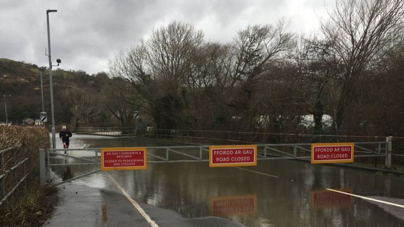 Road and rail lines affected by overnight flooding - BBC News