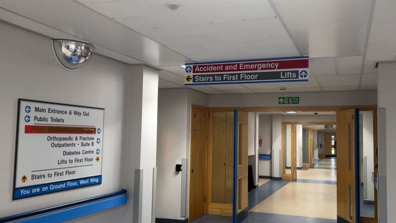 Nobles Hospital: A&E pressure prompts community care plea - BBC News