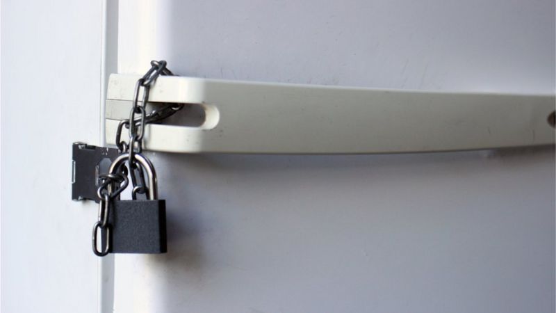 Sandwichgate: How to stop the office thieves - BBC News