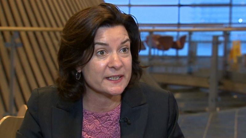 Plan for extra 600 Welsh-medium teachers by 2021 - BBC News