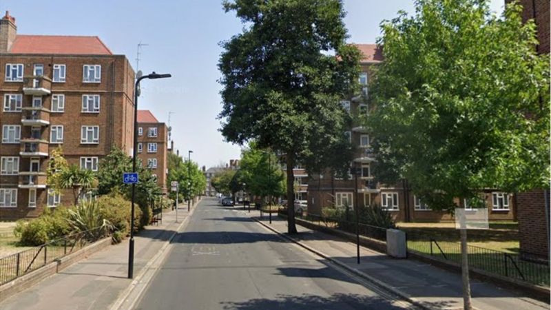 Hackney: Man charged with murder of woman found dead in car - BBC News
