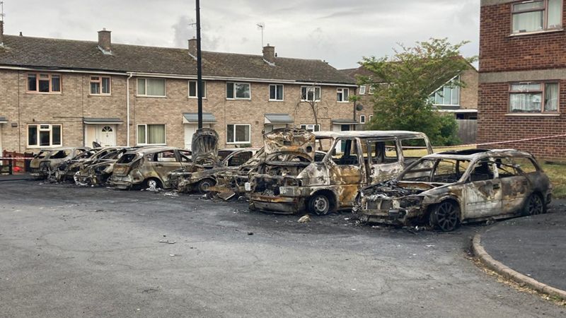 Fire destroys eight vehicles parked outside Lincolnshire flats - BBC News