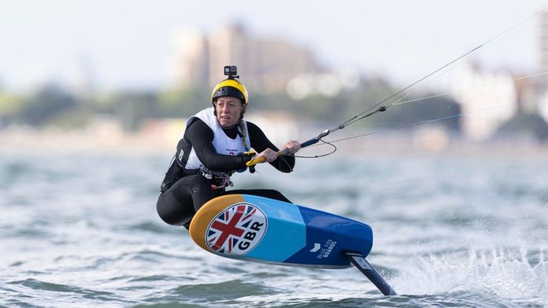 Portsmouth: Formula kite riders battle for place at Olympics - BBC News