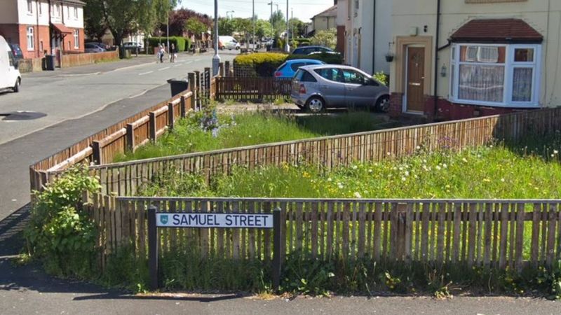 Boy, 14, stabbed repeatedly by men in Preston attack - BBC News