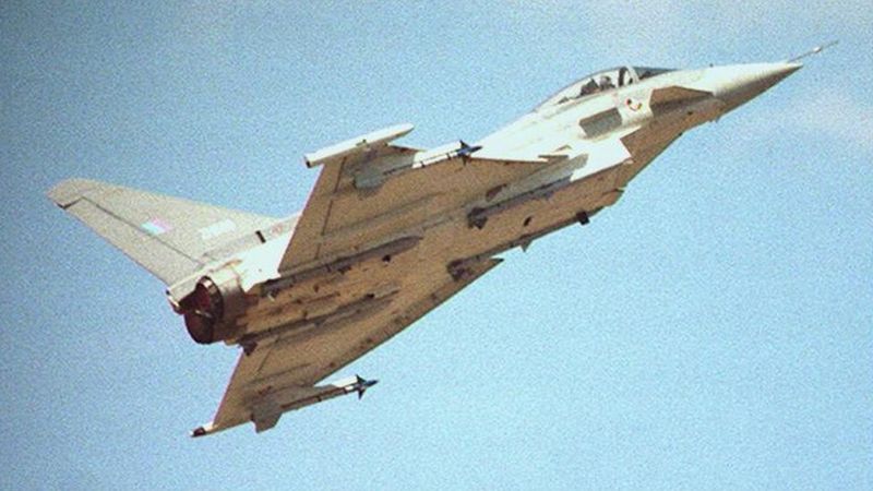 In pictures: Farnborough Airshow through the years - BBC News