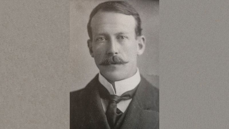 Stuart MacRae: The Highland chief who played for England - BBC News