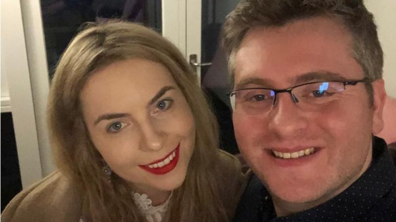 Coronavirus in the Maldives: The couple trapped on never-ending honeymoon - BBC News