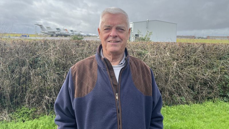 Residents concerned about new 38m Cranfield radar tower - BBC News