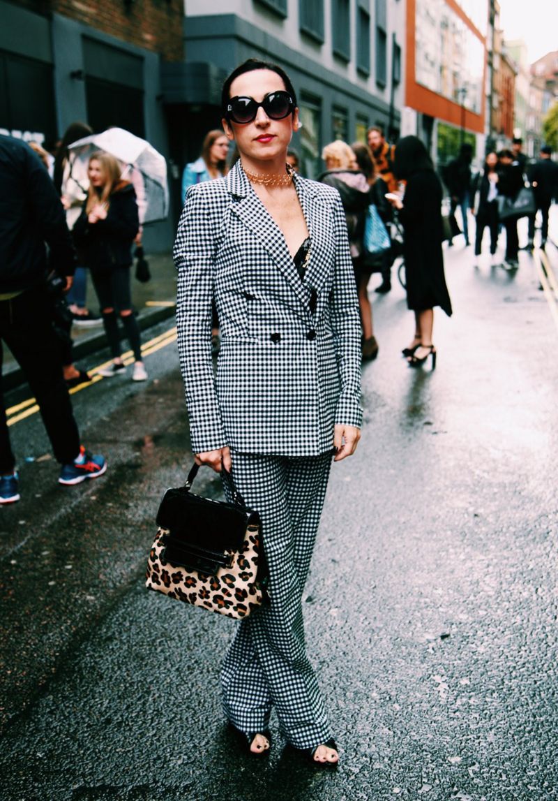 In pictures: Gender blending at London Fashion Week - BBC News