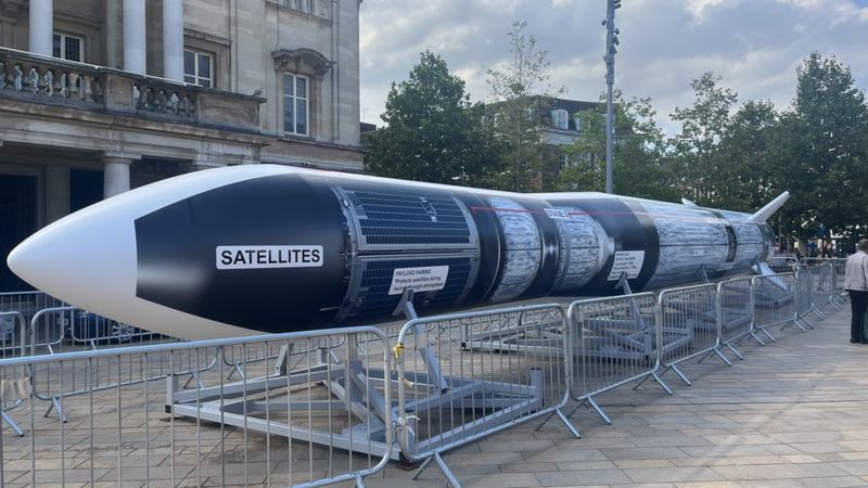 Replica rocket lands in city square to promote space industry - BBC News