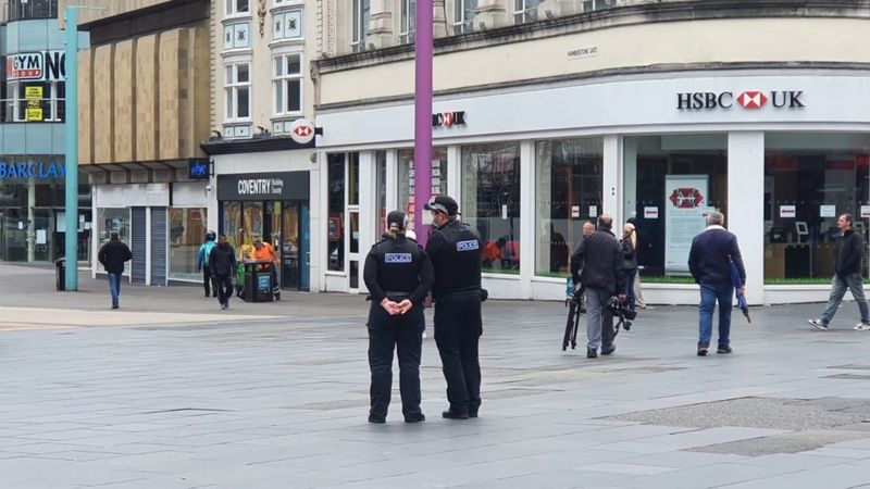 Leicester lockdown: Streets deserted in city - BBC News